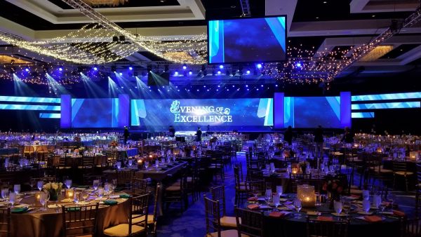 LED POSTER STAGE DISPLAYS – Showcases
